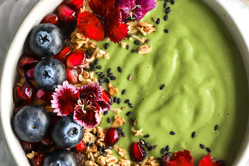 TROPICAL GREEN SMOOTHIE BOWL - Onken Onken