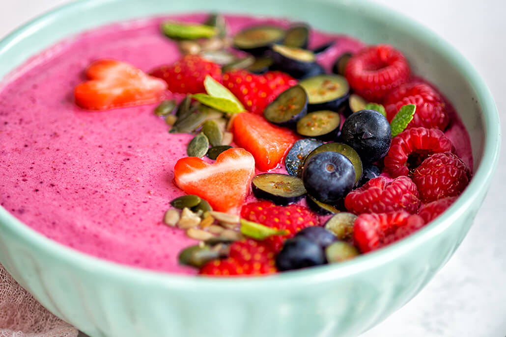 Pretty-In-Pink Smoothie Bowl - Onken Onken